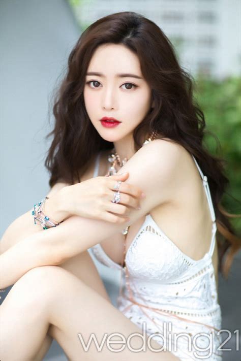 홍수아 화보 볼륨감 폭발 섹시 청순