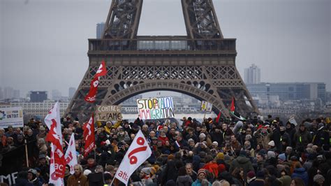 Десетки хиляди на протест срещу нов закон за имиграцията във Франция ВИДЕО Nova