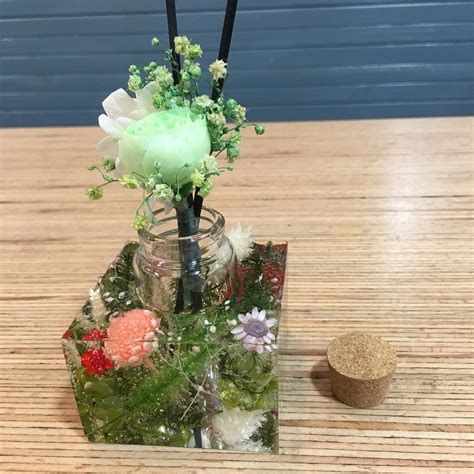 꽃그루 고체하바리움 요건 디퓨저홀더 용도로 쓰임이 있게 만든 디자인이지요 결과물이 어떨지