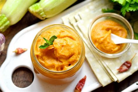 Кабачковая икра с жареной морковью и луком с мукой