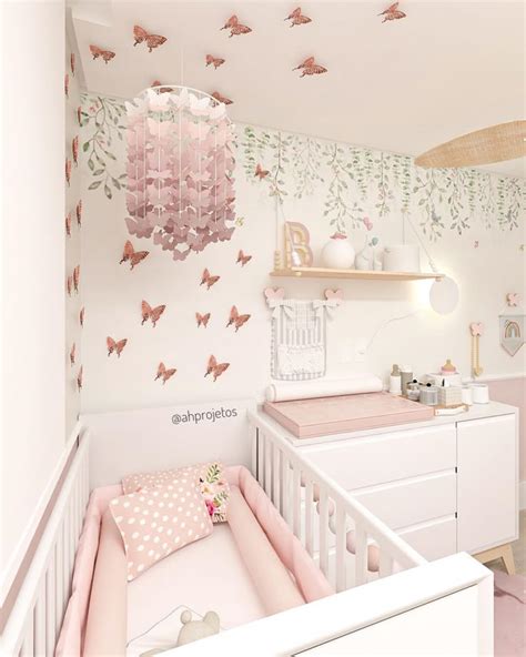 Quarto De Bebê Com Borboletas