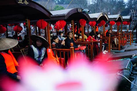 黄龙溪古镇闹元宵，打铁花舞火龙璀璨夜空 四川在线