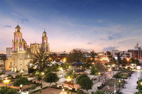 La Plaza Central En Hermosillo Tiene Muchas Actividades De Noche