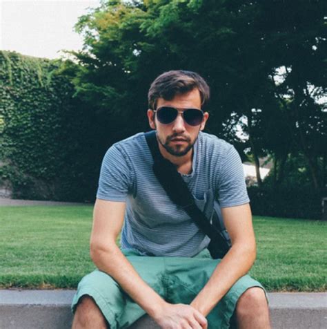 Баща ми ни напусна много отдавна докато един ден получих обаждане от непознат номер За Жената