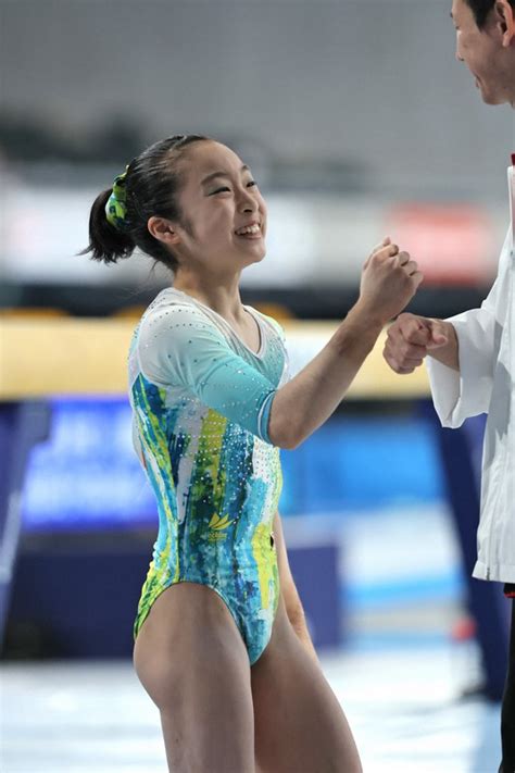 18歳・渡部葉月が初優勝 宮田笙子は2位 全日本体操女子 [写真特集9 19] 毎日新聞