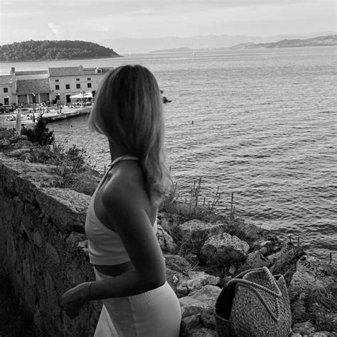 Andrada Andradaapostol • Threads Say More