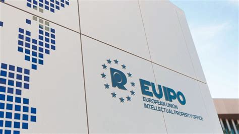 Lg Trademarks Potential Names For Its Foldable Phone One Fits A Crazy Concept Found In Patents