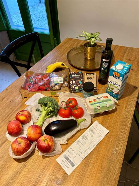 스페인에서 대표적인 유기농 제품을 전문으로 하는 건강 커머스 슈퍼마켓으로 Veritas가 있다 신선한 유기농 과일 채소 육류 Jiyoung Kim