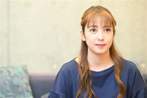 [写真] 5ページ目 37歳で高齢出産、馬乗りでお腹をグイグイ押されて「イメージと違う！」…中山エミリ（44）が明かす“大変すぎたお産体験