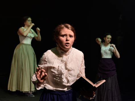 Scholars Put On A Show With The Sweet Science Of Bruising Oakham School