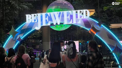 泰勒丝演唱会预热活动 星耀樟宜逾千人大合唱 8world