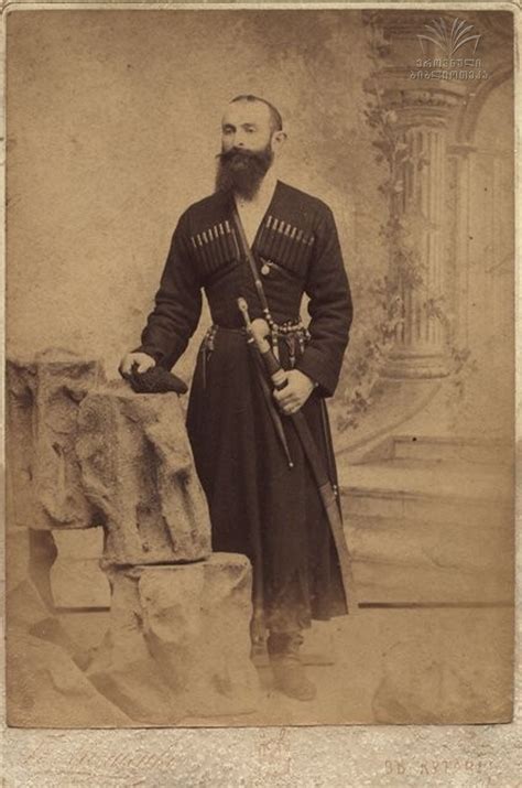 Iverieli ქართველი მამაკაცი ეროვნულ სამოსში