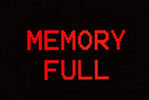 메모리 꽉 찼음 실제 컴퓨터 화면에서 텍스트의 극단적 인 클로즈업을 말합니다 가득 찬에 대한 스톡 사진 및 기타 이미지 가득 찬 하드 드라이브 과도 Istock