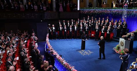 한강 한국 첫 노벨 문학상 수상…기립박수 속 미소