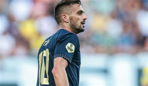 Raubüberfall Auf Dusan Tadic Ajax Spieler Leicht Verletzt Mopo