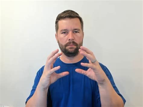 दोनों हाथों से एक दूसरे का सामना करना पड़ रहा है और हाथ खुले हैं और उंगलियां कर रहे हैं दोनों