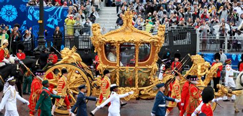 마침내 왕관 쓴 찰스 3세…섬김받지 않고 섬길 것 네이트 뉴스
