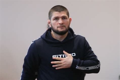 Хабиба Нурмагомедова сняли с самолета в США