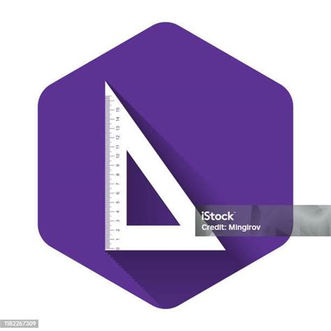 긴 그림자로 격리된 흰색 삼각형 눈금자 아이콘입니다 직선 기호입니다 기하학적 기호입니다 보라색 육각 버튼 벡터 일러스트레이션 3차원 형태에 대한 스톡 벡터 아트 및 기타