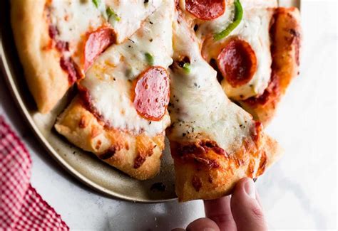 طرز تهیه پیتزا و خمیر آن برای مبتدیان