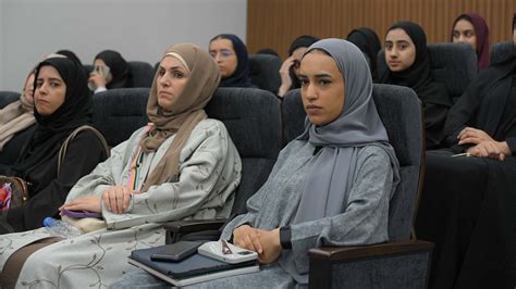 تتويج فريق جامعة الشارقة ببطولة المناظرات الجامعية