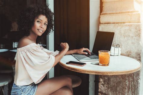 290 Chicas De ébano Fotografías De Stock Fotos E Imágenes Libres De Derechos Istock