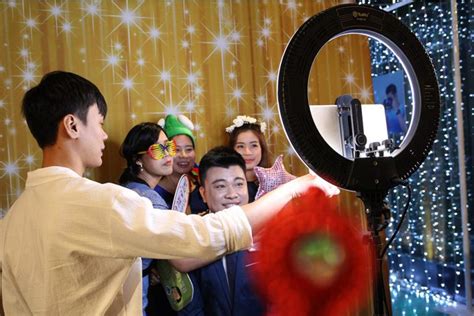 Photo Booth โฟโต้บูธ งานแต่ง รับจัดบูธถ่ายรูปภาพนิ่ง งานเลี้ยง ในราคากันเอง
