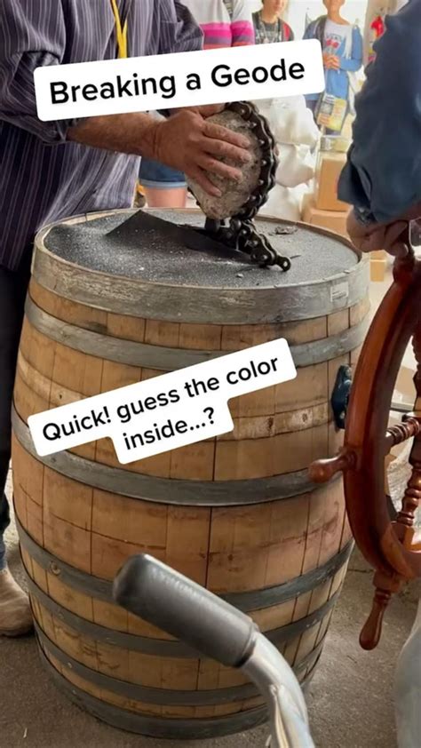 Breaking A Geode How Is Your Intuition Geodes Minerals Crystals Gemstone Crystals Babe