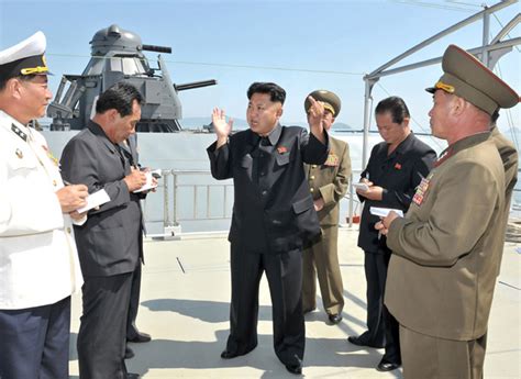 金正恩出任朝军最高司令官2周年 朝媒记录其2013军队足迹 嵊州新闻网