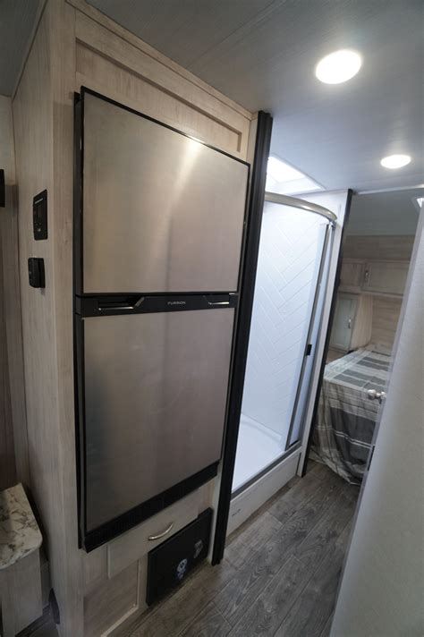 2025 Gulf Stream Vista Cruiser 23rss Listowel On N4w 1m6 Trailer