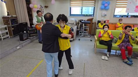 🎵찔레꽃🎤가수 전금복부처님 오신 날어울림 한소리 예술단 천사들의 아름답고 빛나는 재능기부감나무 협동조합 주간보호2024년