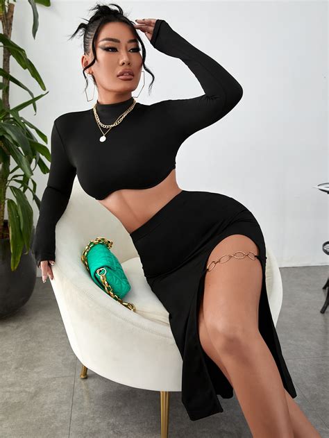 Shein Sxy Unicolor De Cuello Alto Camiseta Corta Con Con Diseño De Cadena Falda