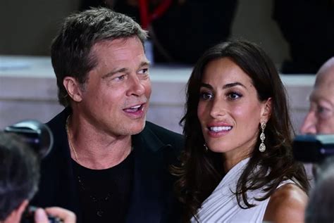 Quién Es Inés De Ramón La Novia De Brad Pitt Diseñadora De Las Joyas
