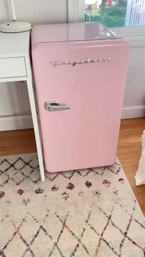 Refridgedaire Blush Pink Mini Fridge Video 2025 Yatak Odası Düzenleme Güzel Yatak Odası