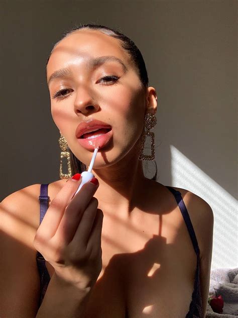 My Lips Got To Stay Glossy Scrolller