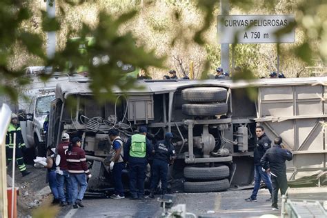 墨西哥中部发生客车翻车事故 致14人死亡 搜狐大视野 搜狐新闻