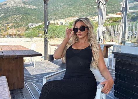 Kur Hyri N Bbv Rr Feu Se Sht Beqare Sara K Zbulon T Dashurin Albeu Com