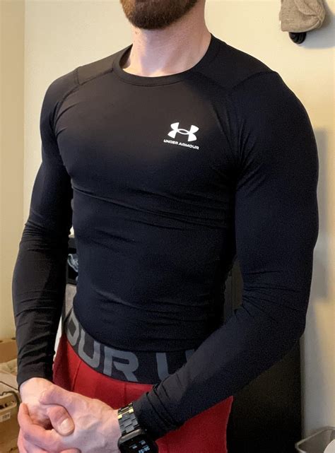 Flexing In A Ua Compression Shirt Is The Absolute Best Runder