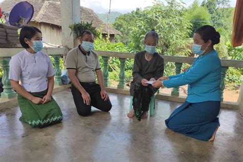 မိုင်းယုမြို့တွင် အသက် ၈၅ နှစ်အထက် ဘိုးဘွားများကို လူမှုရေးပင်စင်ငွေများ ထောက်ပံ့ပေးအပ