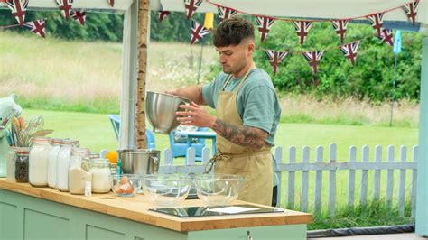 Inside Bake Off Winner Matty And Laras Romance Aol