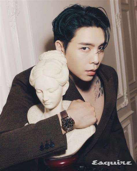 에스콰이어 코리아 On Instagram Esquireeissue 제작지원 쟈니의 화보 이미지 투하합니다 푸념을 하자면 시계 화보는 촬영하기 까다로워요 시계와