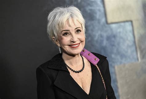 ‘best Medicine Takes Annie Potts Back To Her Farming Roots Live Well