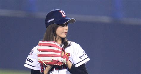 [포토] 윤아 시구 힘찬 와인드업