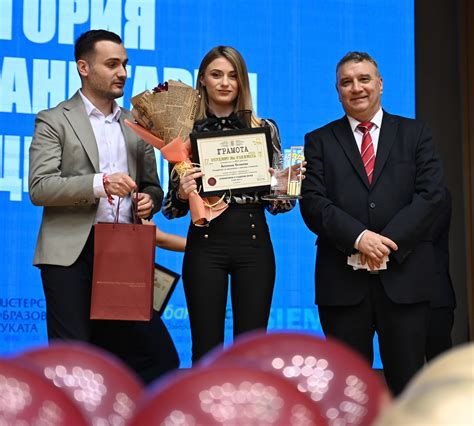 УНСС Ректорът на УНСС връчи „Студент на годината“ в категория „Хуманитарни и социални науки“