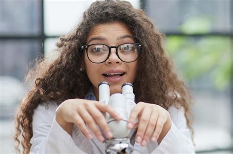 Premium Photo Attractive Female Scientist Looking Through A Microscope