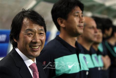 [조광래 감독 인터뷰] “a매치 2연승 자신감 수확 100점짜리 경기…만족해”