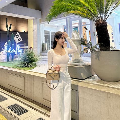 발레 시스루 유넥 티셔츠 2color 에이블리