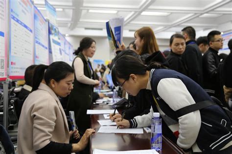 我校成功举办安康市2017年秋季人才交流暨安康学院2018届毕业生就业洽谈会 安康学院
