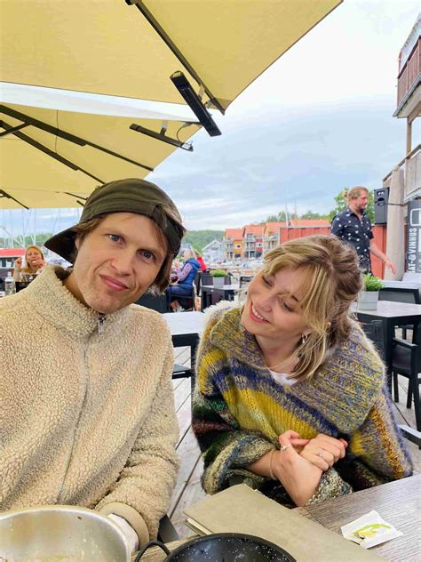 Kim Og Chloé Kolstad Det Lønner Seg å Være Samsnakka Av Og Til