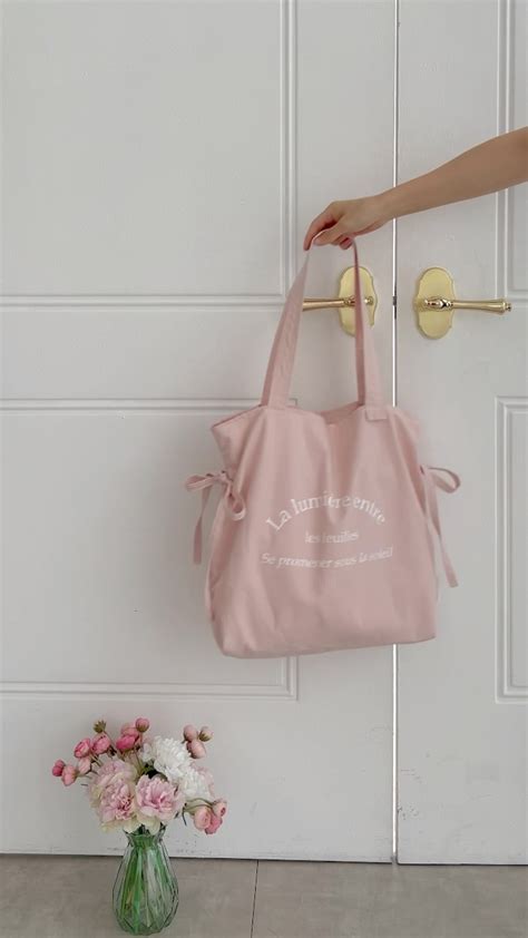 팔레뜨아 Pallettea 봄여름에 생각나는 스위트백~ 파스텔 색상이 따오르는 계절입니다 ̈ 🌸스위트피 꽃 처럼 부드러운 핑크빛이 여리여리 사랑스러운 느낌을 🌸허브의